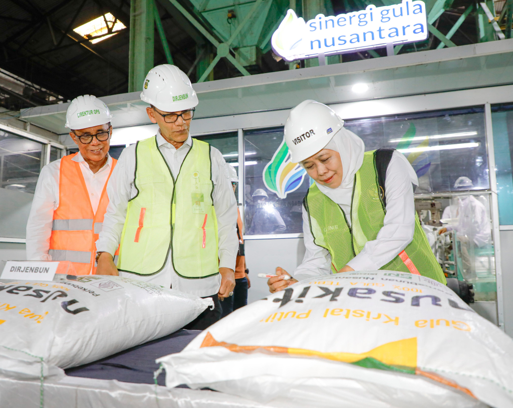 Khofifah Tinjau PG Ngadirejo Kediri, Optimis Jatim Capai Swasembada Gula