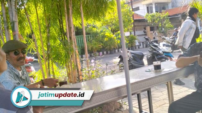 Jadi Penulis Koq Nyebelin