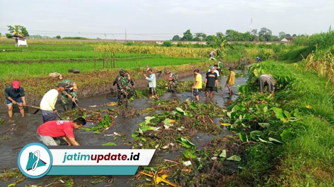 Koramil 0808/02 Garum Blitar Bersama Warga Lakukan Normalisasi Sungai ...