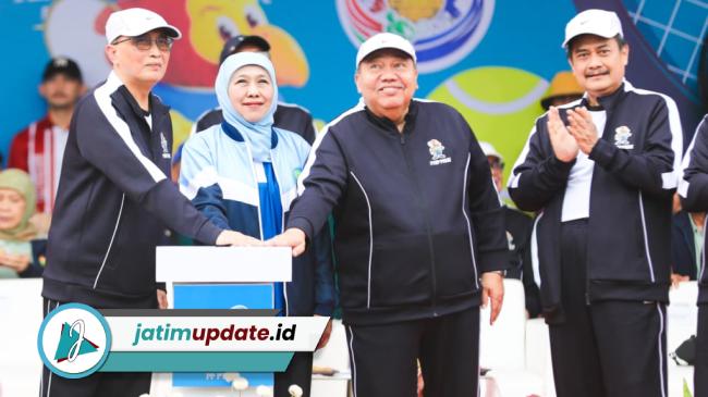 Khofifah Dampingi Ketua MA RI Sunarto Buka Kejurnas Tenis Beregu XX ...